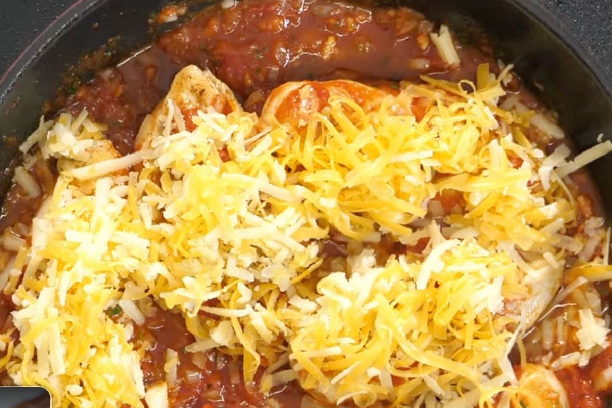 Unbelievably Flavorful Salsa Chicken - Low Carb Spark